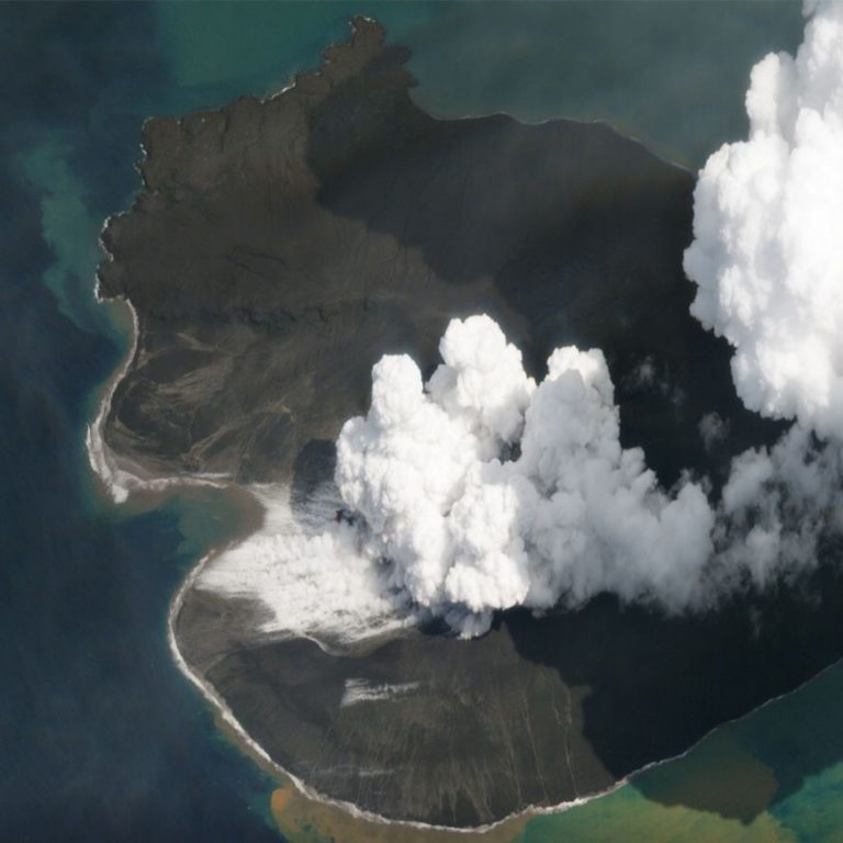Fizikal Gunung Anak Krakatau Berubah Selepas Meletus, Bentuk Teluk Kecil