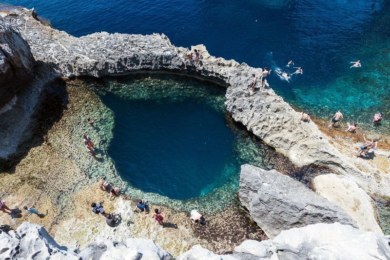 Satu-Satunya Dan Pertama Di Malaysia, 'Blue Hole' Muncul Dekat Pulau ...