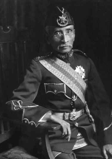 Batu Nisan Di Saf Hadapan Dalam Masjid Kota Lama Kanan, Ini Kisahnya ...