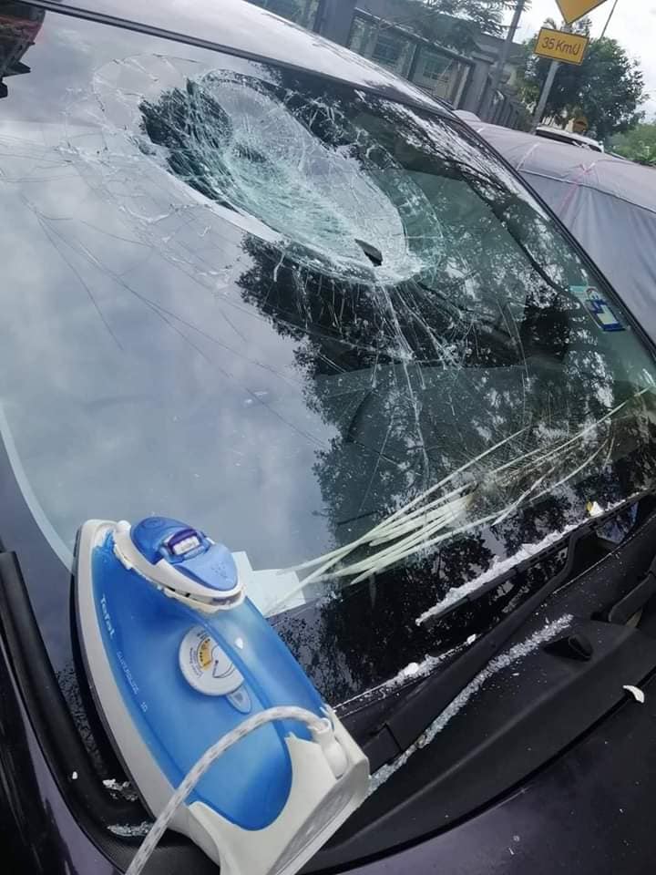 Pak Guard Nampak Seterika 'Terbang', Hempas Cermin Kereta Di Parkir ...