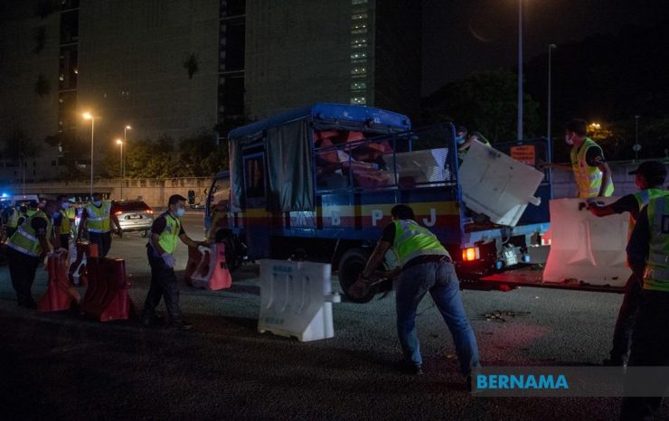 FRU Bantu Polis PJ Untuk Sekatan Jalan Raya
