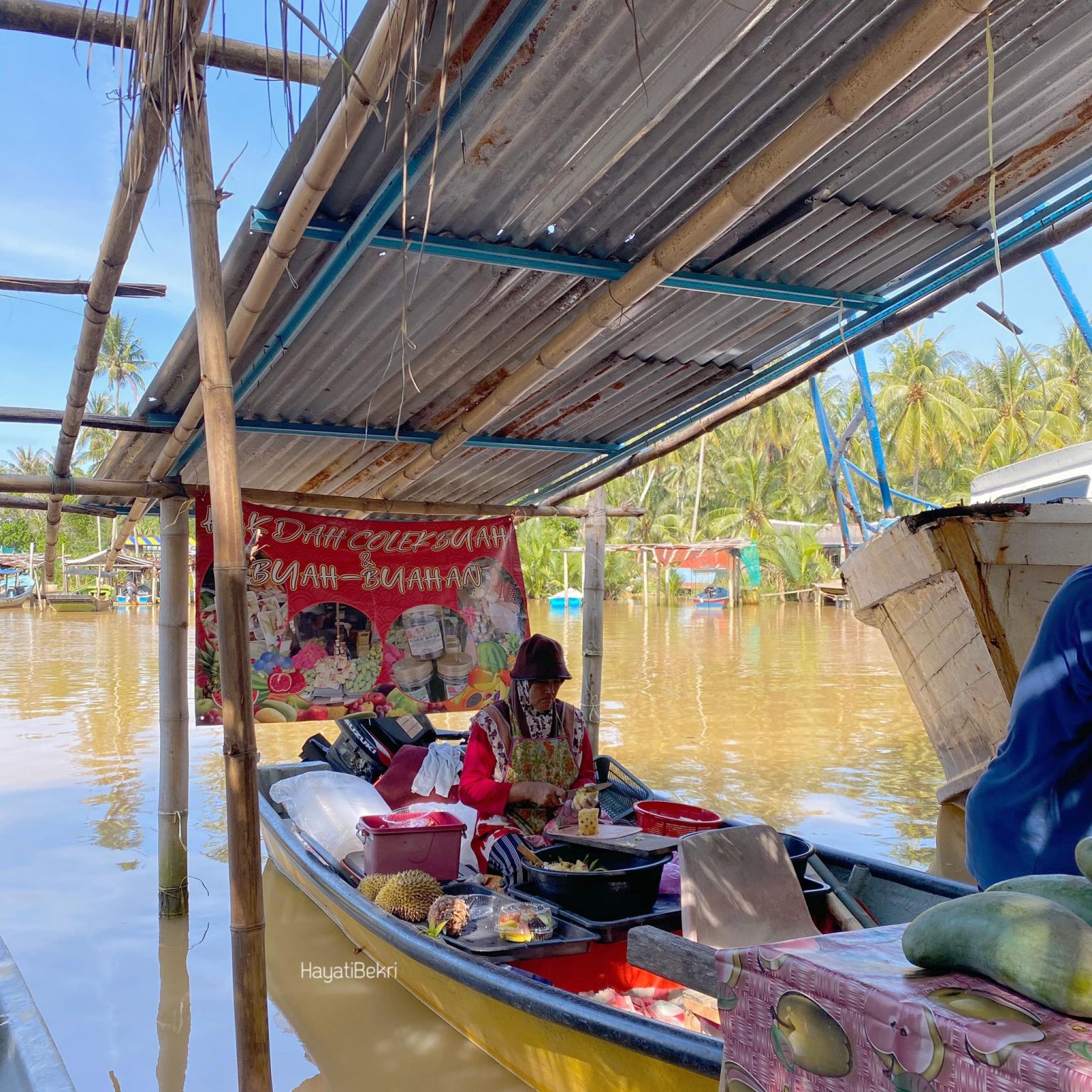 (Video) "Floating Market" Di Pulau Suri, Destinasi Wajib Singgah Jika ...