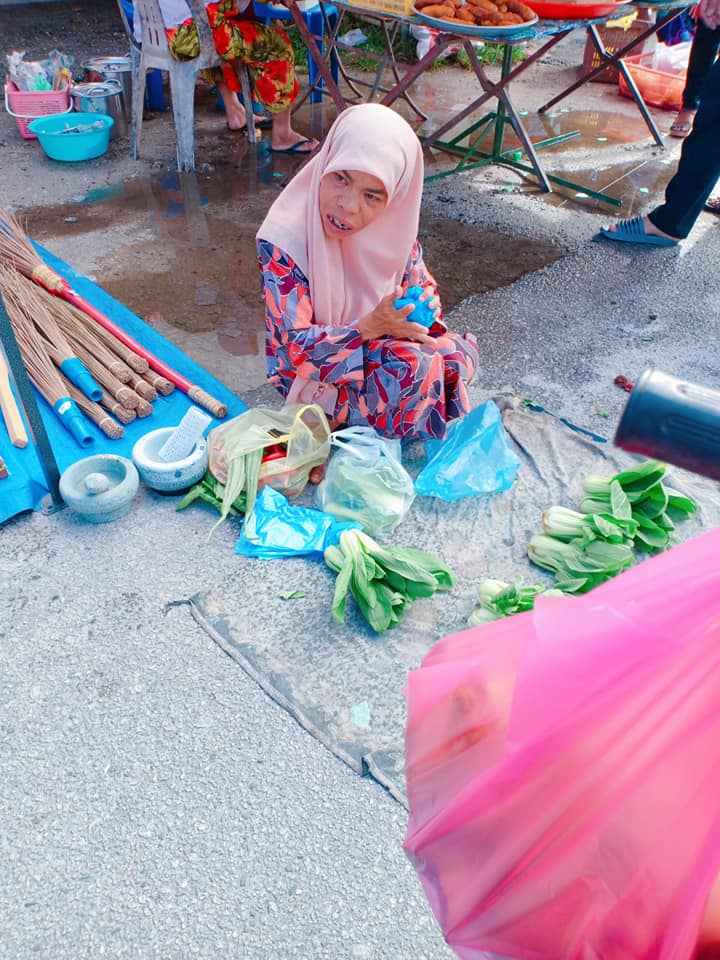 "Beli Je Bila Nampak Kakak Ni Jual..," Kakak Ini Gigih Berniaga Demi ...