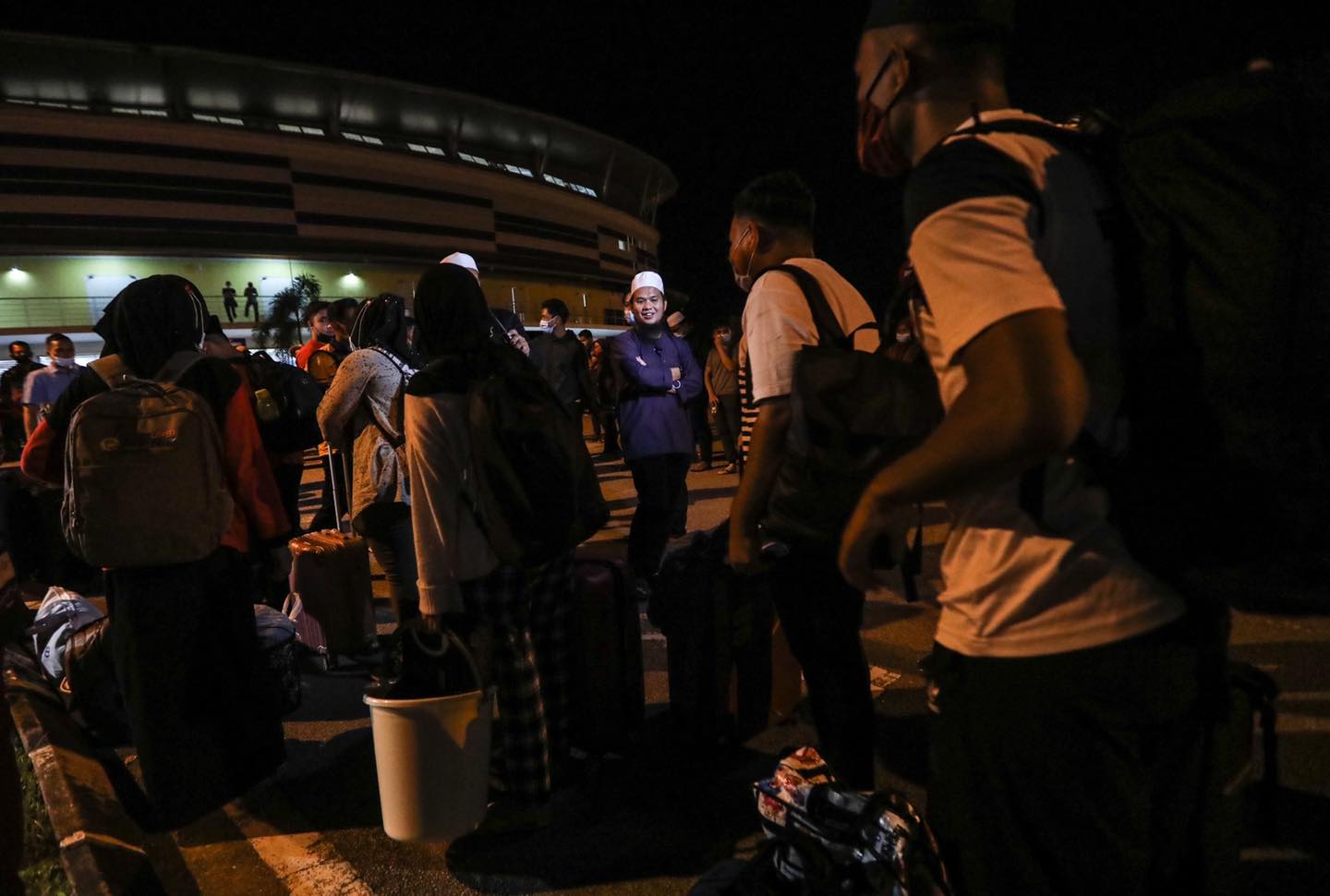 Ustaz Ebit Lew, Naib Canselor & MPP UPSI Hantar 2 Lagi Bas Pelajar ...