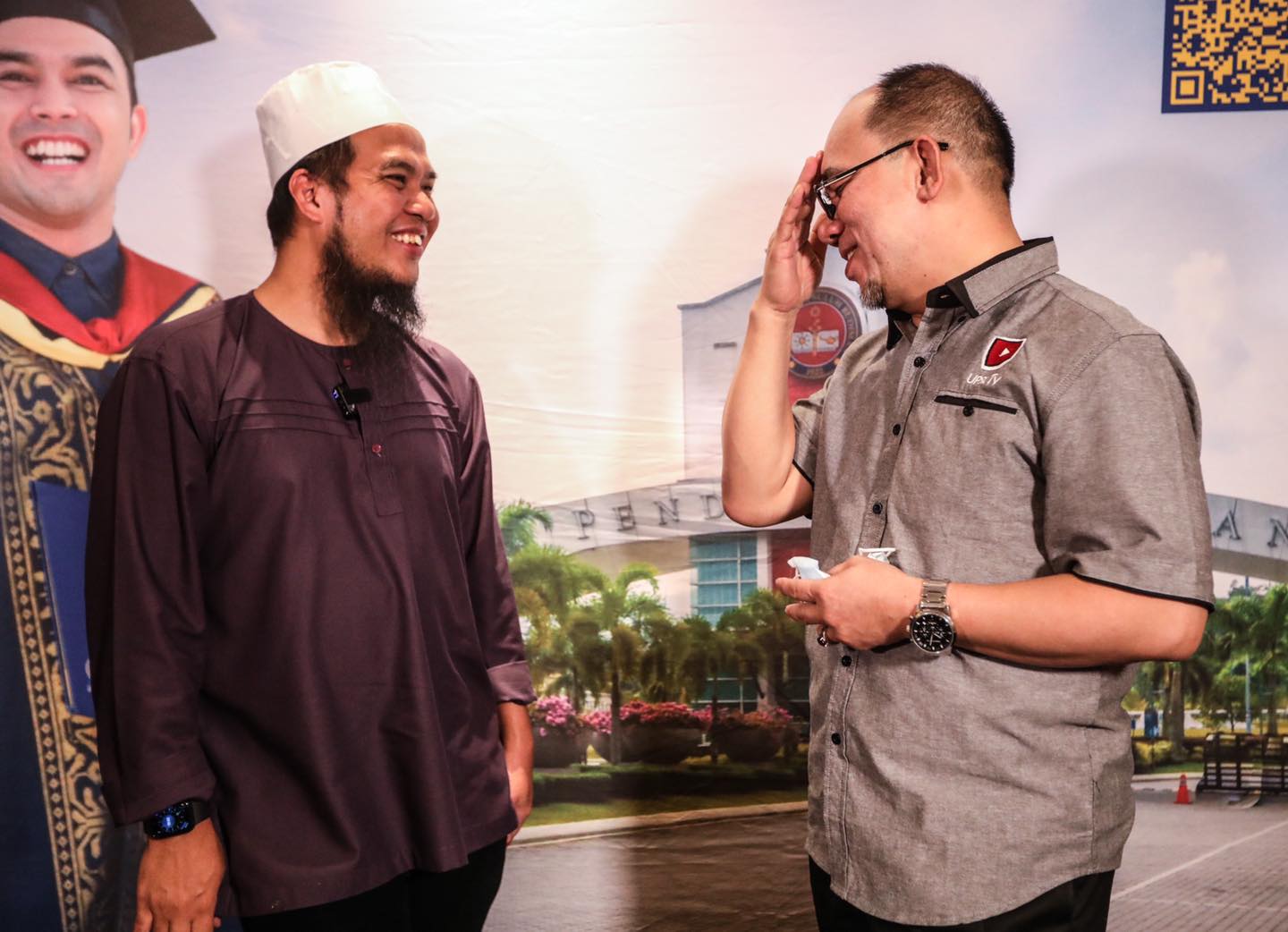 Ustaz Ebit Lew, Naib Canselor & MPP UPSI Hantar 2 Lagi Bas Pelajar ...