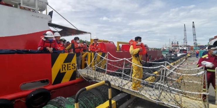 Anak Kapal MV Dayang Topaz Selamat Tiba Di Pelabuhan Miri
