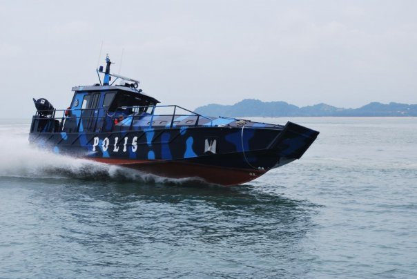 Polis Marin Rampas 19,000 Karton Rokok Dan 3 Bot Bernilai Lebih RM3.9 Juta