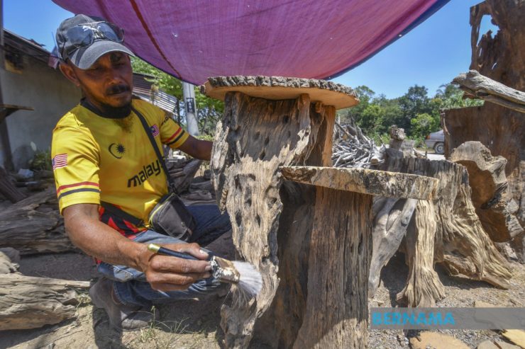 Kayu Lama Dan Buruk 'Nadi' Rezeki Abe G