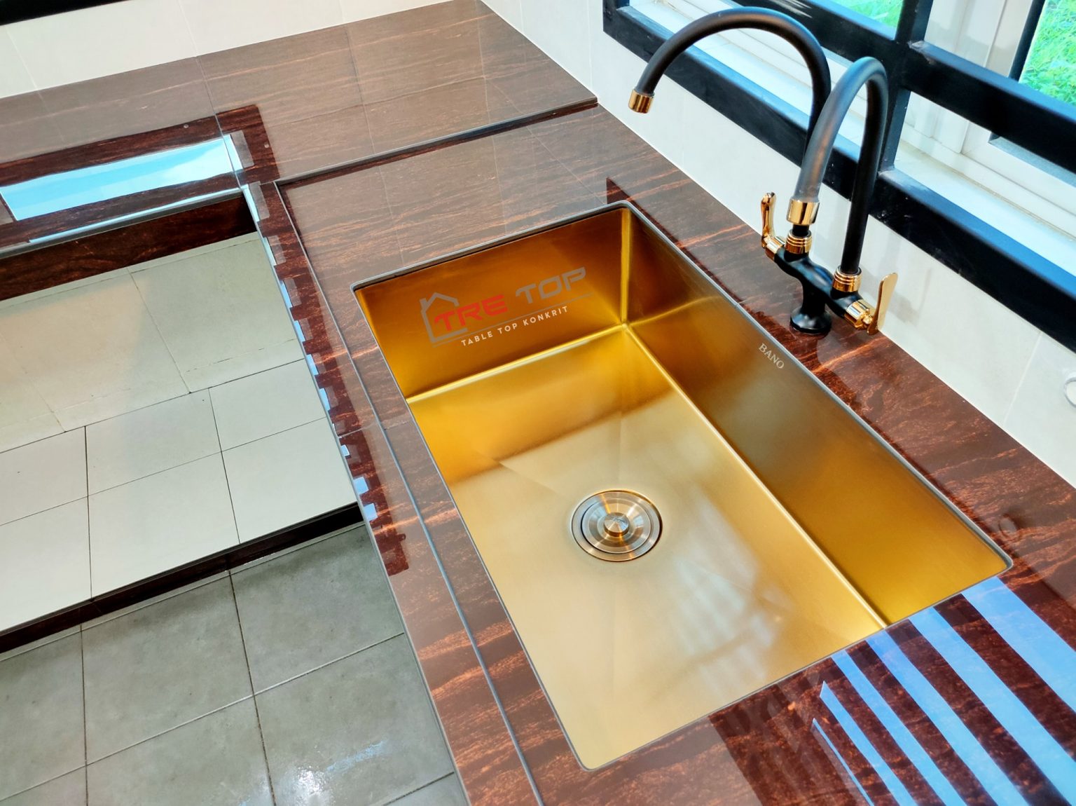 Ramai 'Jatuh Cinta' Lihat Sinki Warna 'Rose Gold' Dengan Jubin Corak ...