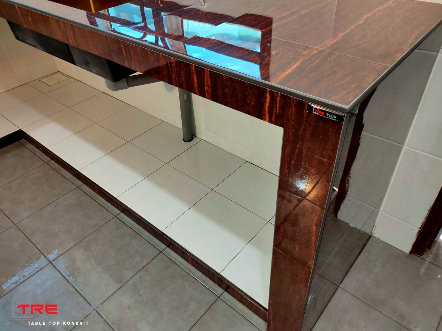 Ramai 'Jatuh Cinta' Lihat Sinki Warna 'Rose Gold' Dengan Jubin Corak ...