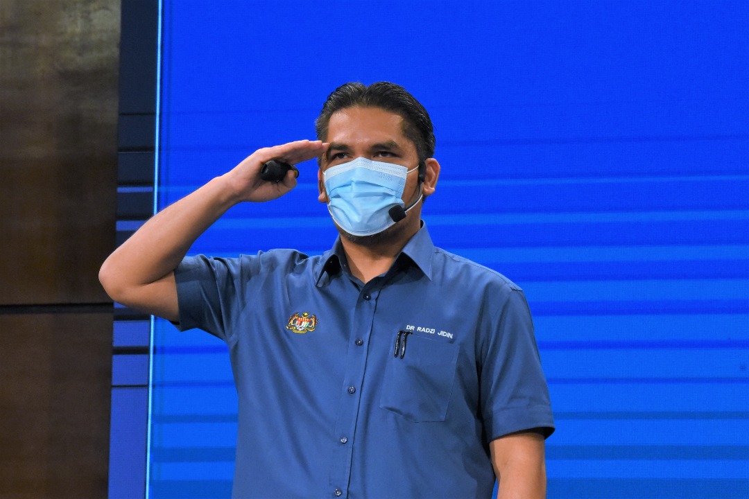 ''Tabik Hormat Pak Cik Untuk Anak-Anak Sekalian..'' - Dr Radzi Jidin