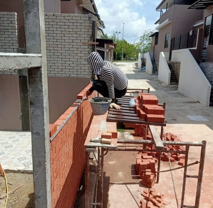 "Pastikan Jarak Antara Bata Konsisten..." Abang Tukang Kongsi Cara ...