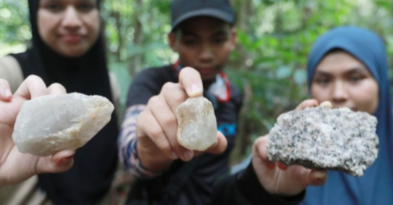 Batu Kristal Kuarza Ditemui Di Pahang