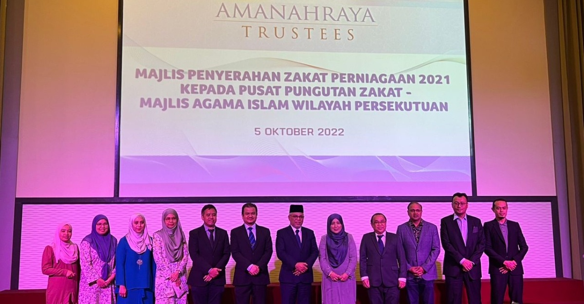 AmanahRaya Trustees Berhad Serah RM561,241.25 Zakat Kepada Asnaf ...