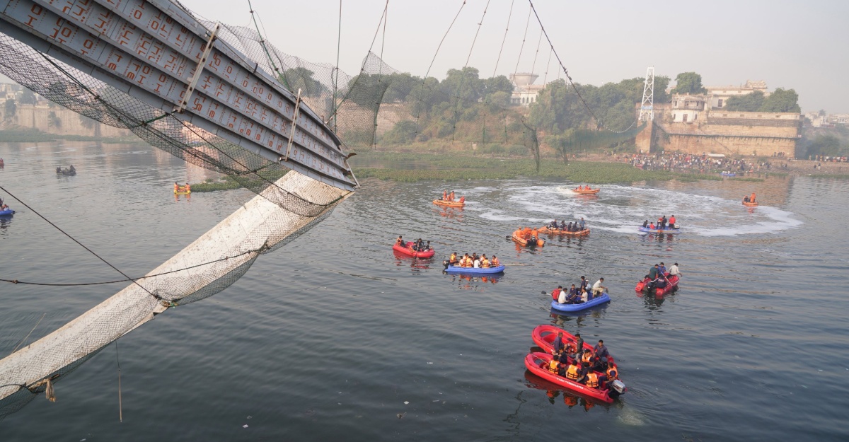 Mangsa Korban Jambatan Runtuh Di India Meningkat Kepada 141