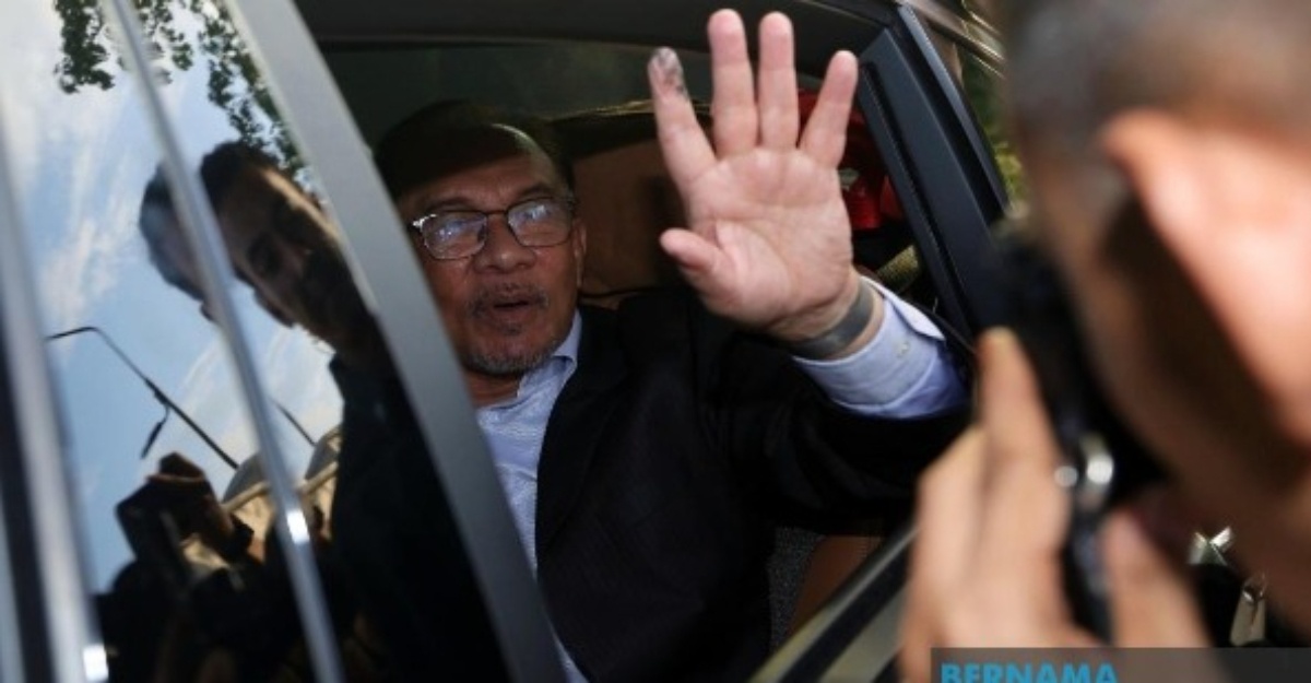 "Pergi Tengok Wayang” - Anwar