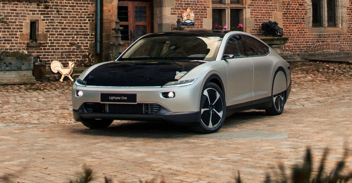 Kereta Elektrik Tenaga Solar Pertama Di Dunia, Mampu Dipandu Berbulan ...