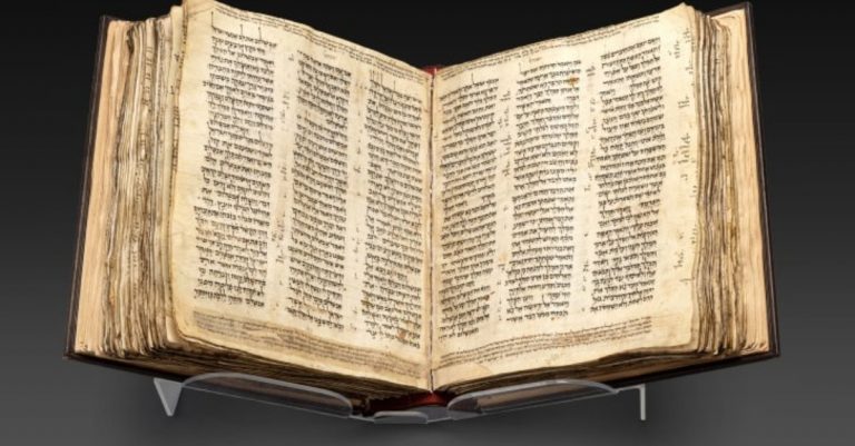 Kitab Injil Tertua Paling Lengkap Di Dunia Bakal Dilelong