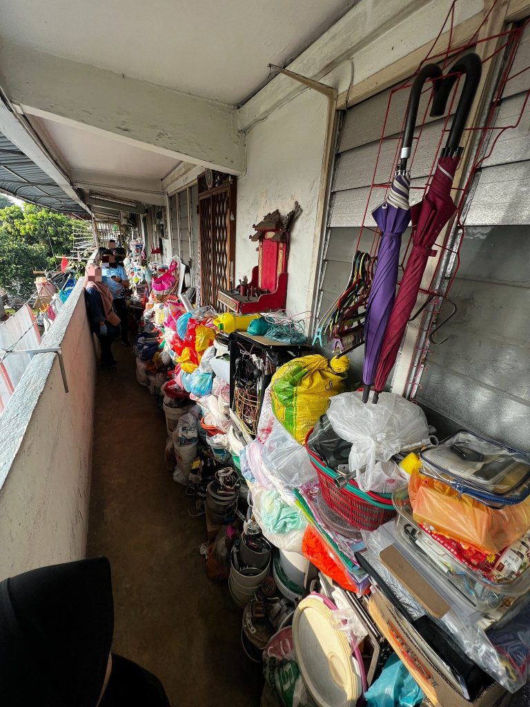 Kenali Hoarding Disorder, Tabiat Suka Simpan Barang Lama & Sayang Nak Buang