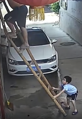 Tangga Patah, Budak Enam Tahun Gagahkan Diri Selamatkan Bapa Dari Terjatuh