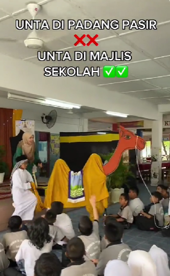 Kreatif, Kanak-kanak Jadi Unta Untuk Majlis Sekolah Raih Perhatian