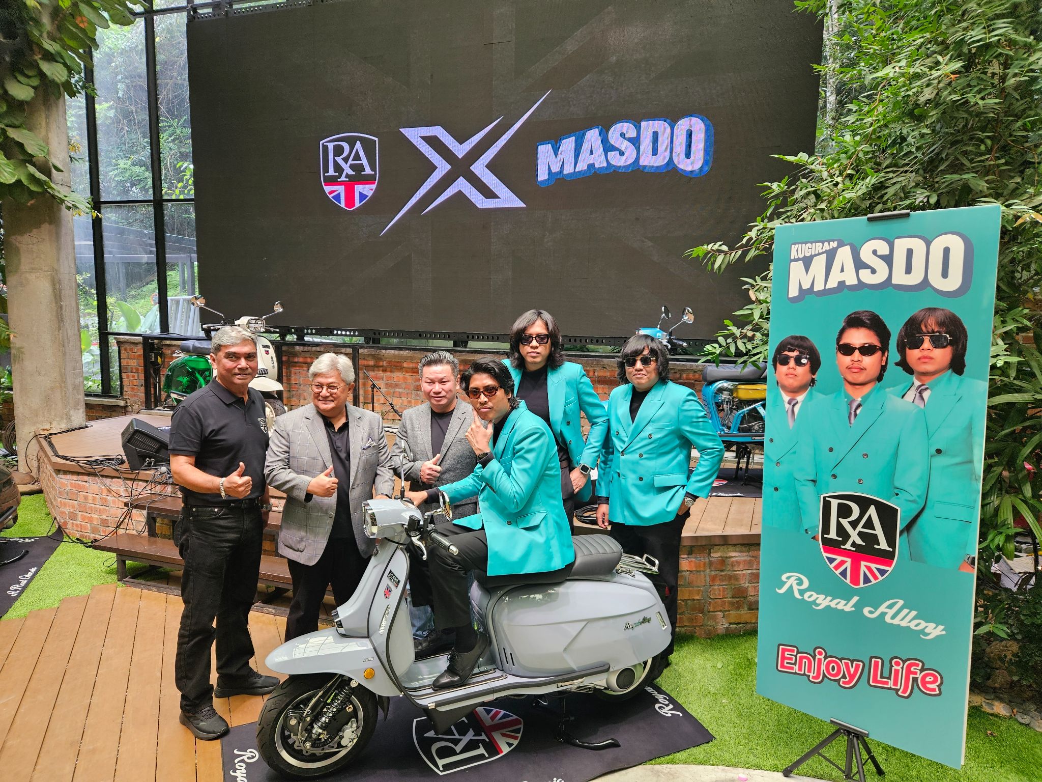 Perkenal Edisi Terhad Skuter Dinda Royal Alloy X Masdo, Kolaborasi ...