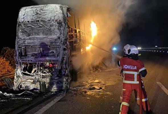 Bas Ekspres Dua Tingkat Terbakar, Semua Penumpang Selamat