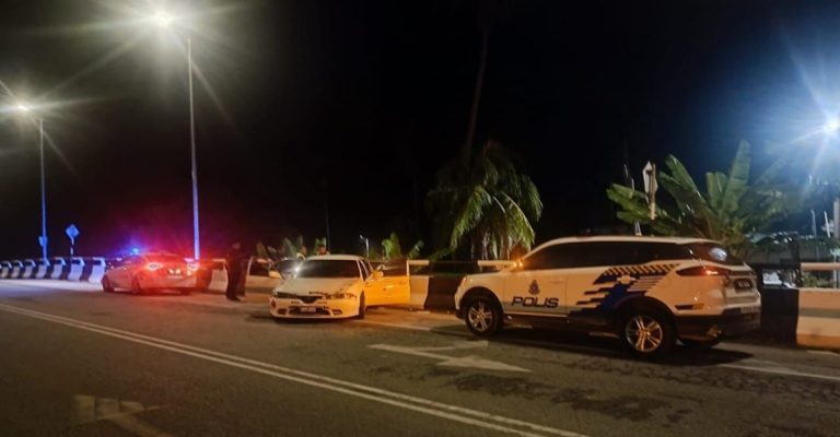 Polis Lepas Lima Das Tembakan Amaran Kereta Lari Sekatan