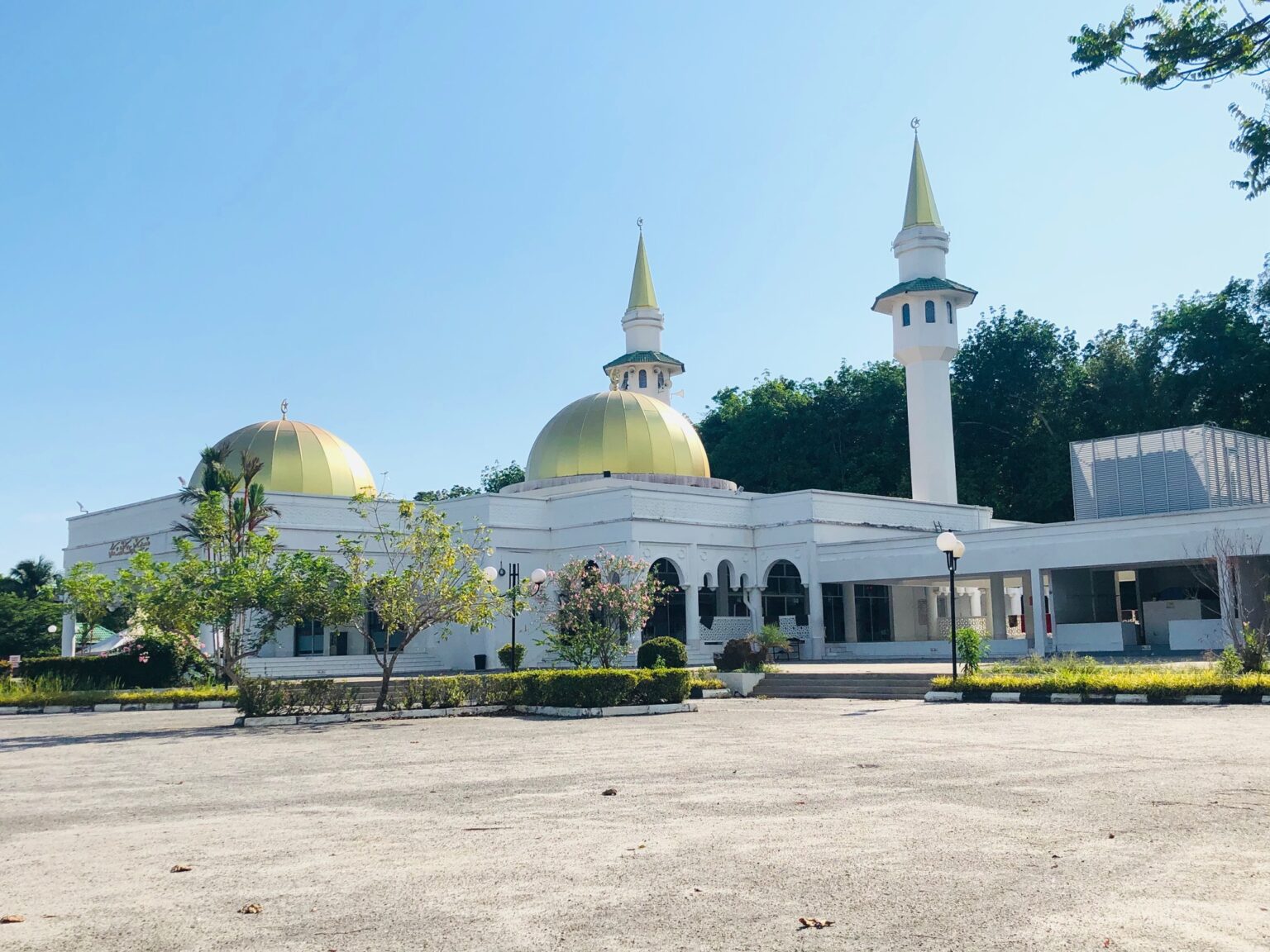 Kenali Abdul Rashid Hussain, Hartawan Wakafkan 3 Masjid