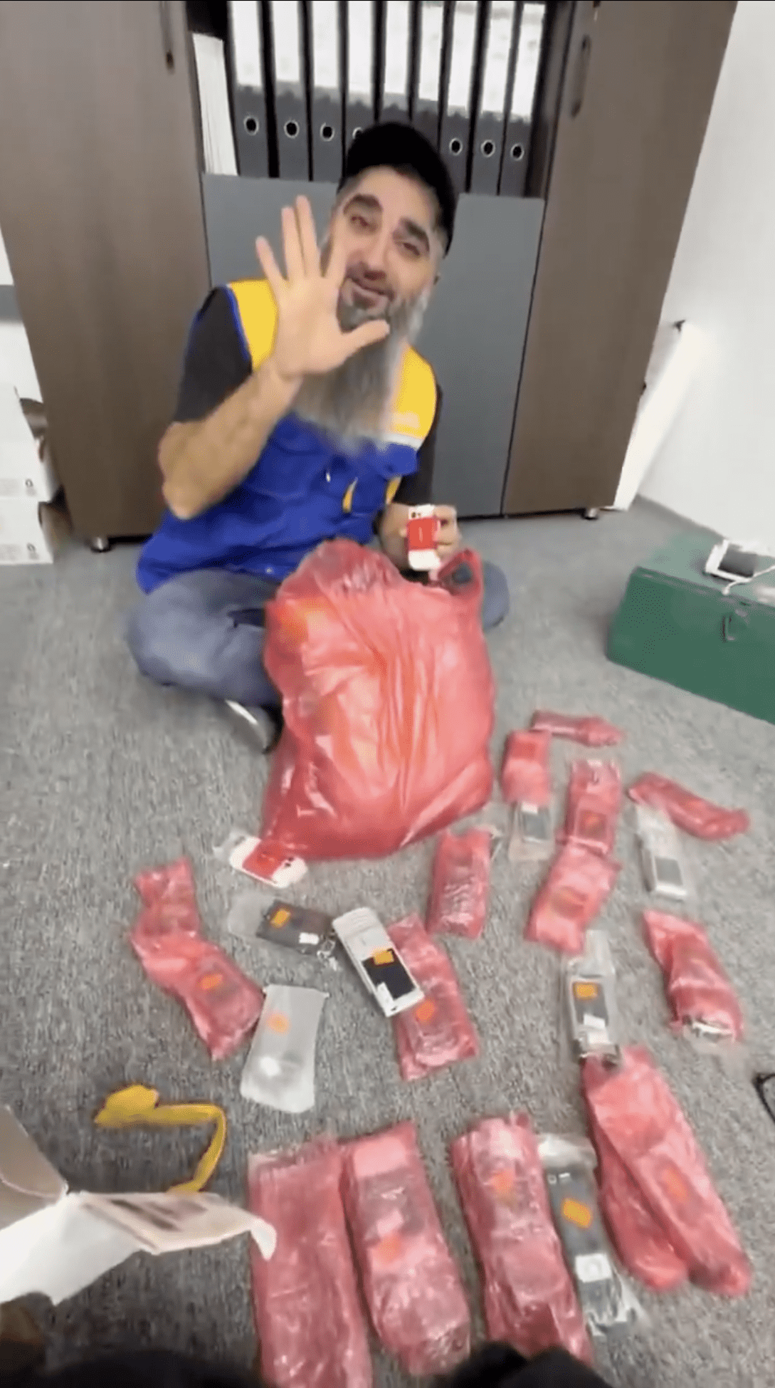 Buat Tempahan Sejak 2010, Pemilik Kedai Terima Stok Telefon Nokia ...